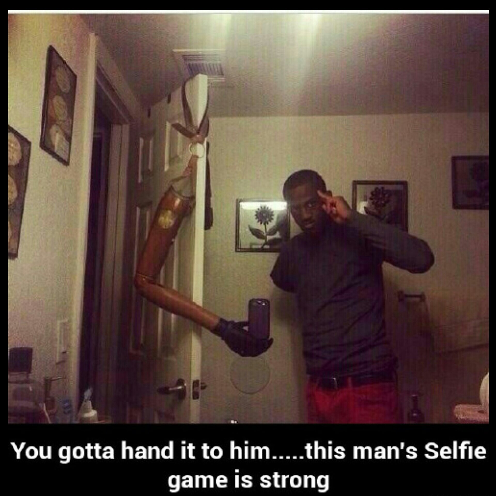 Give him a hand, people! - Meme subido por El__Leon :) Memedroid