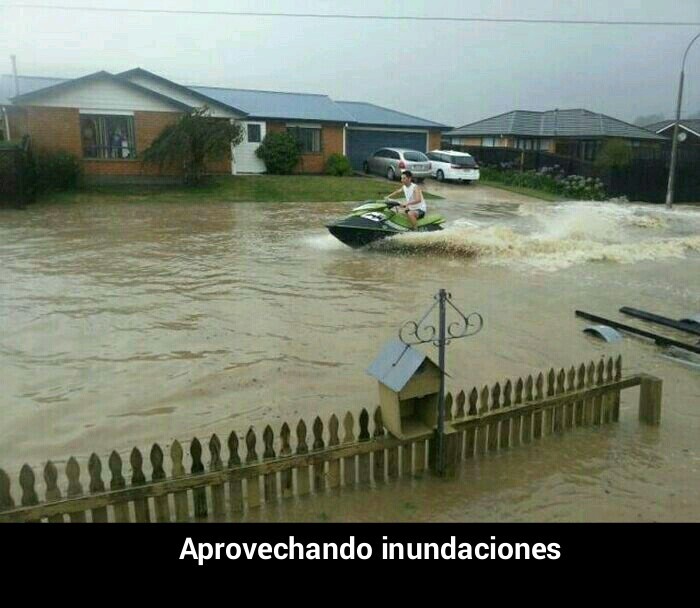 Cuando hay inundación... - Meme subido por soydolphin :) Memedroid