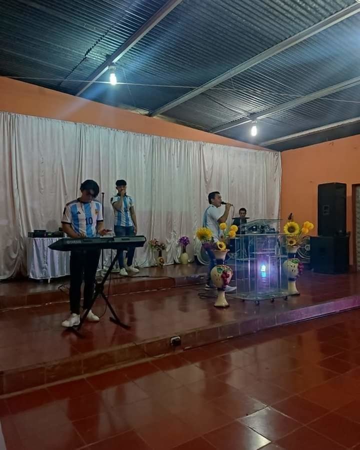 Mientras tanto, en la iglesia - Meme subido por Kaleno87 :) Memedroid Mientras tanto, en la iglesia - Meme subido por Kaleno87 :) Memedroid